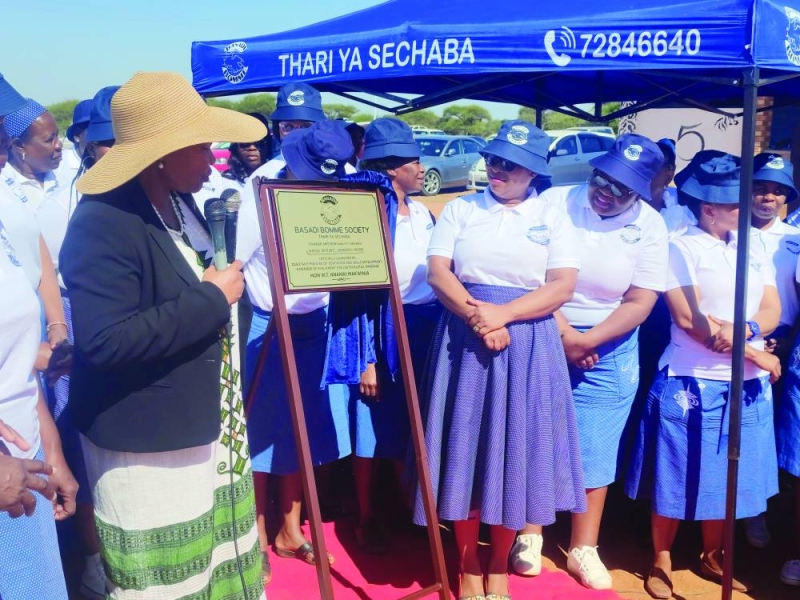 Makwinja unveils Bomme Basadi Society :: Mmegi Online