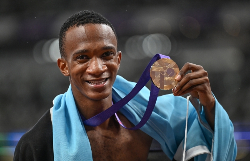 Golden-tshipi :: Mmegi Online