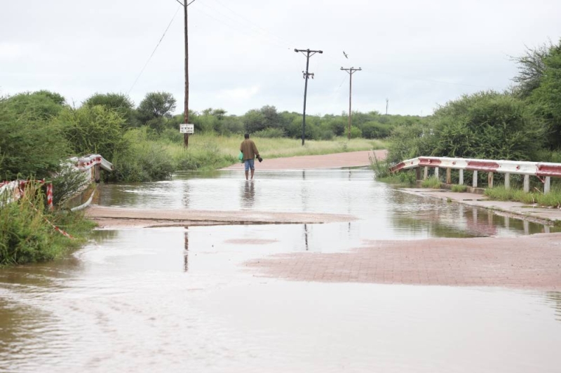 Police sound alarm over flooding threat at Matebele–Oodi bridge ...
