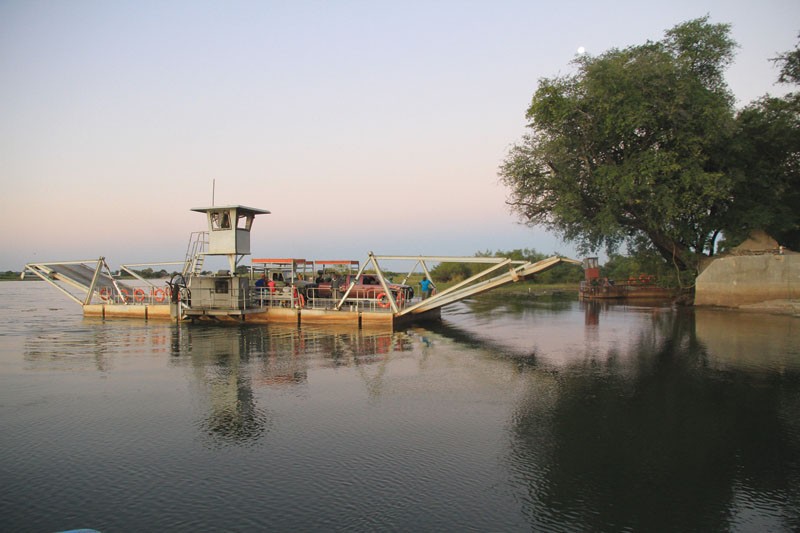 Mohembo bridge creates hundreds of jobs :: Mmegi Online