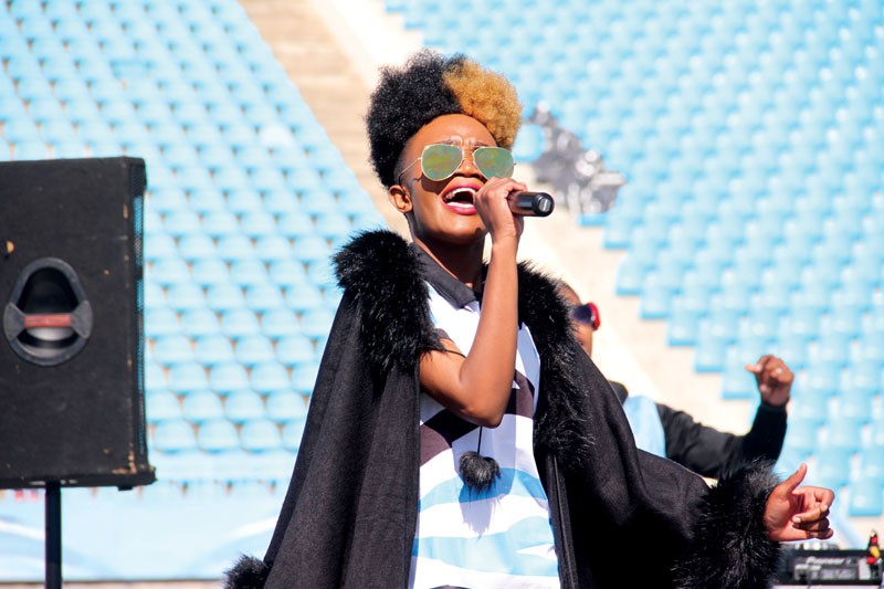 Amantle Brown gets served :: Mmegi Online