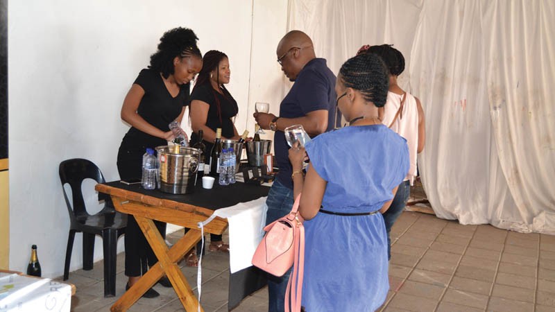 Thapong hosts a chilled wine and arts picnic :: Mmegi Online