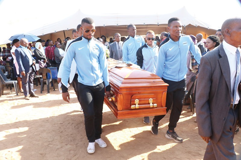 Mokgadi Gets Hero's Farewell :: Mmegi Online